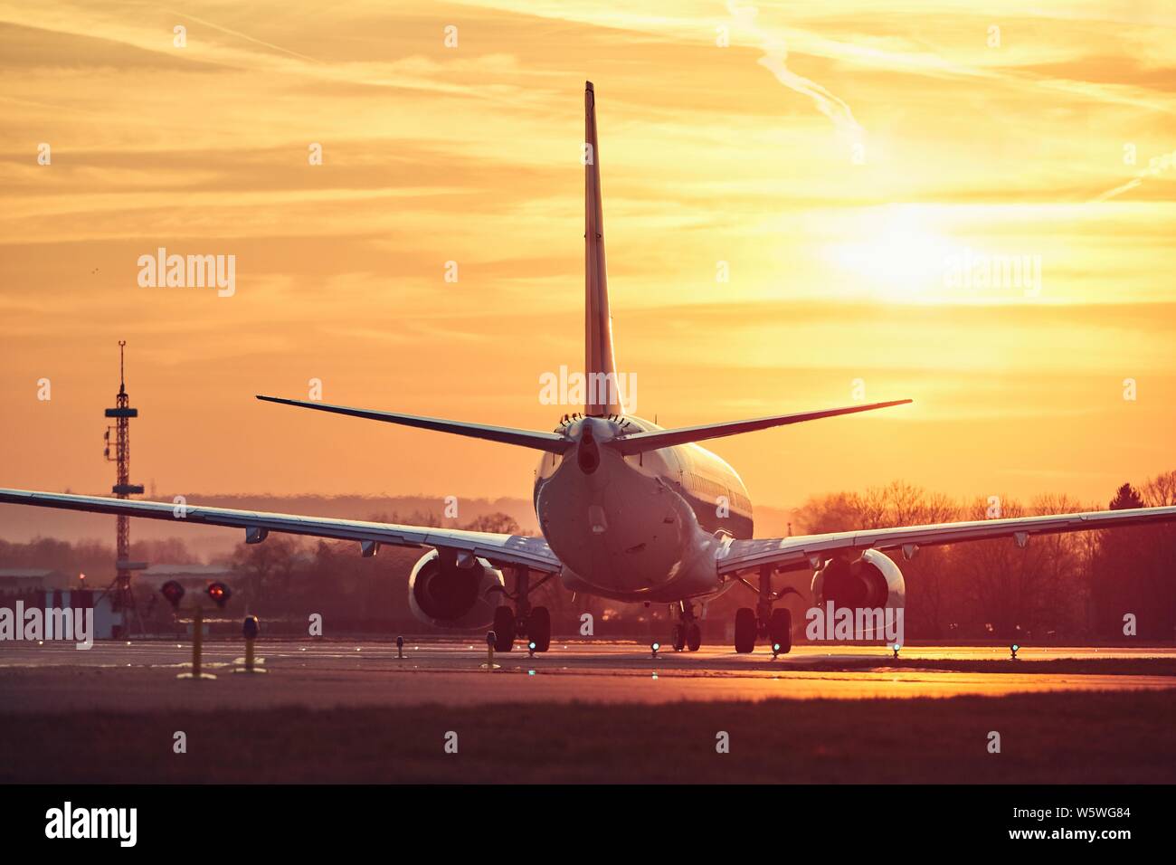Airplane runway take off hi-res stock photography and images - Alamy