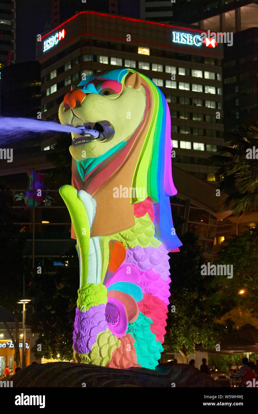 Merlion Statue with the City Skyline in the background, Marina Bay ...
