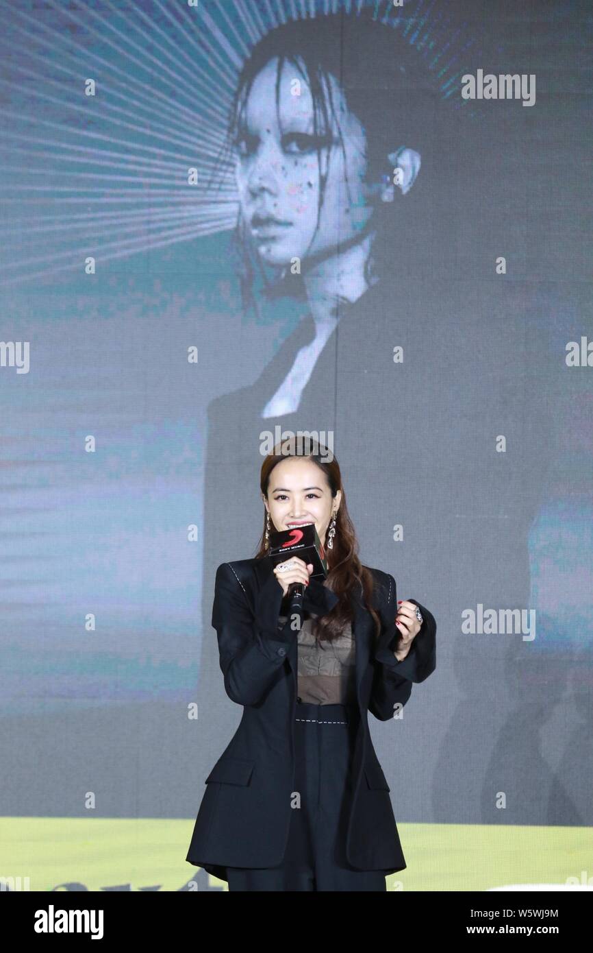 Beijing beauty singer singer hi-res stock photography and images - Alamy