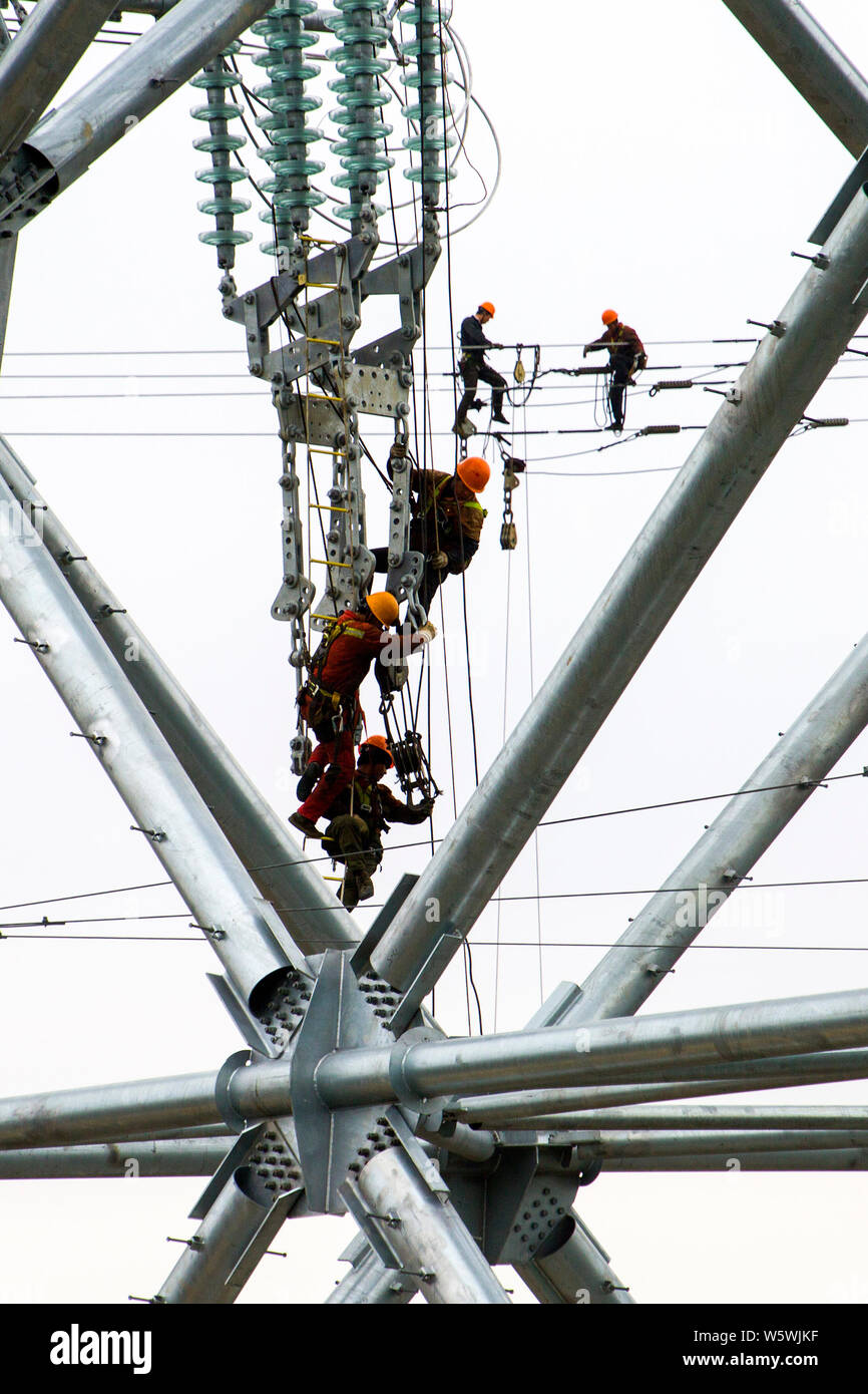 Chinese workers assemble power cables to connect Zhoushan's Jintang and ...