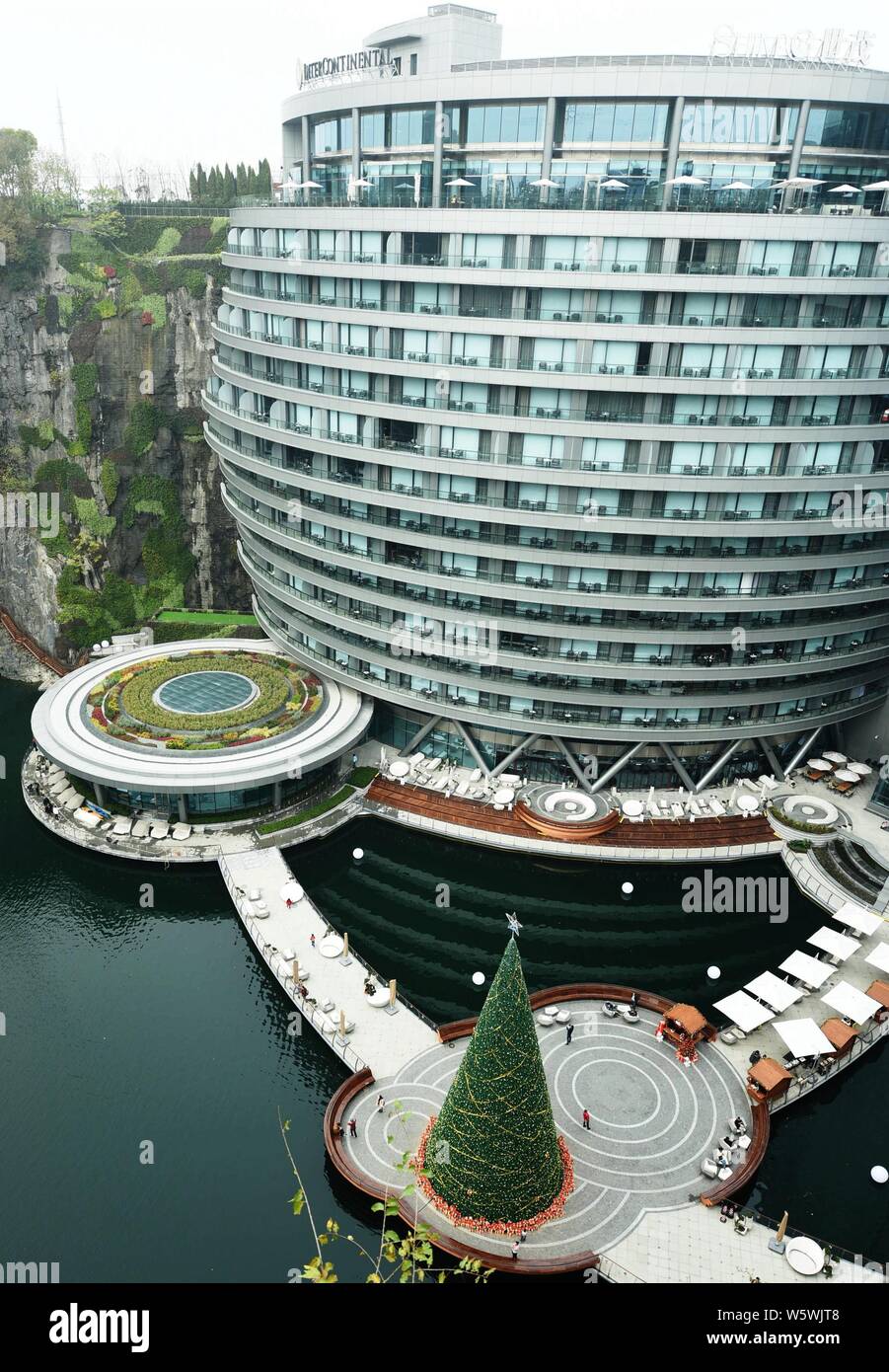 30 meter tall hi-res stock photography and images - Alamy