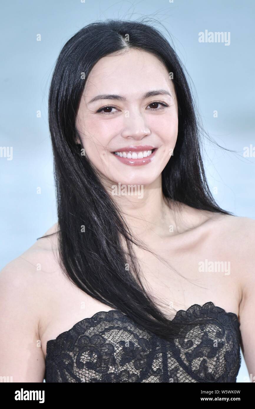 Chinese actress Yao Chen arrives on the red carpet for the closing ceremony of the first Hainan ...