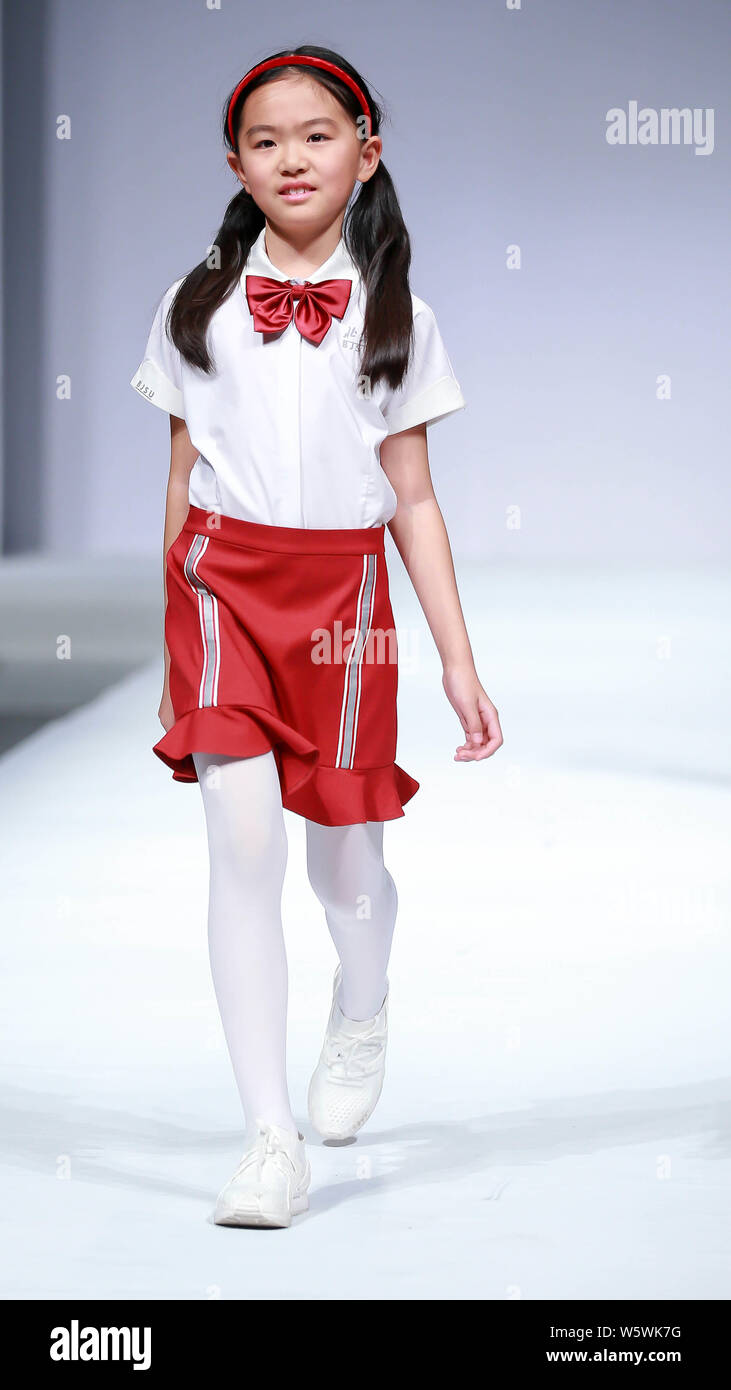 China school uniform hi-res stock photography and images - Alamy