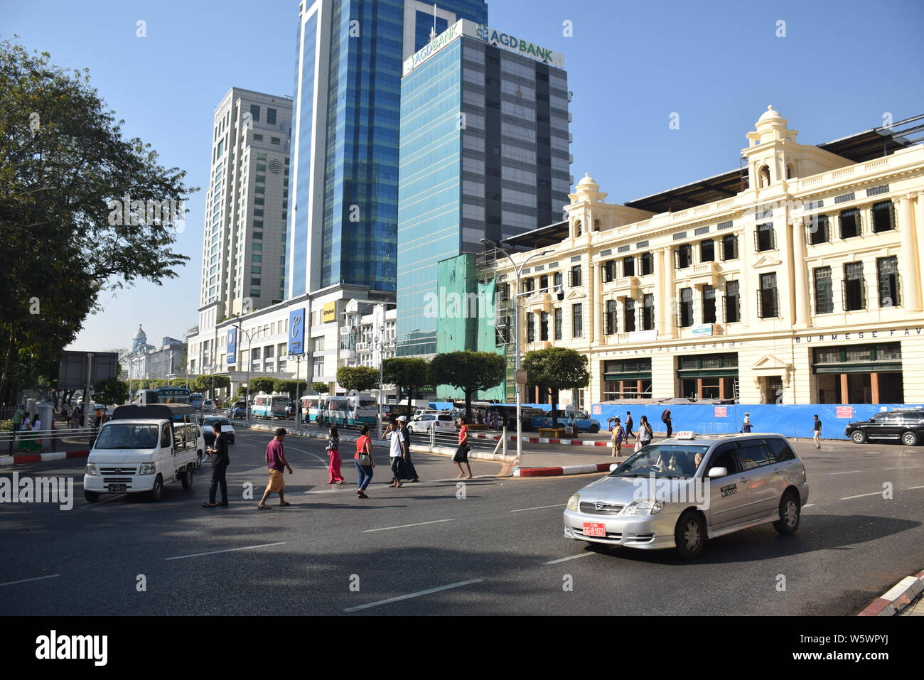 Street view of Yangon, the former burmese capital nearby Sule pagoda ...