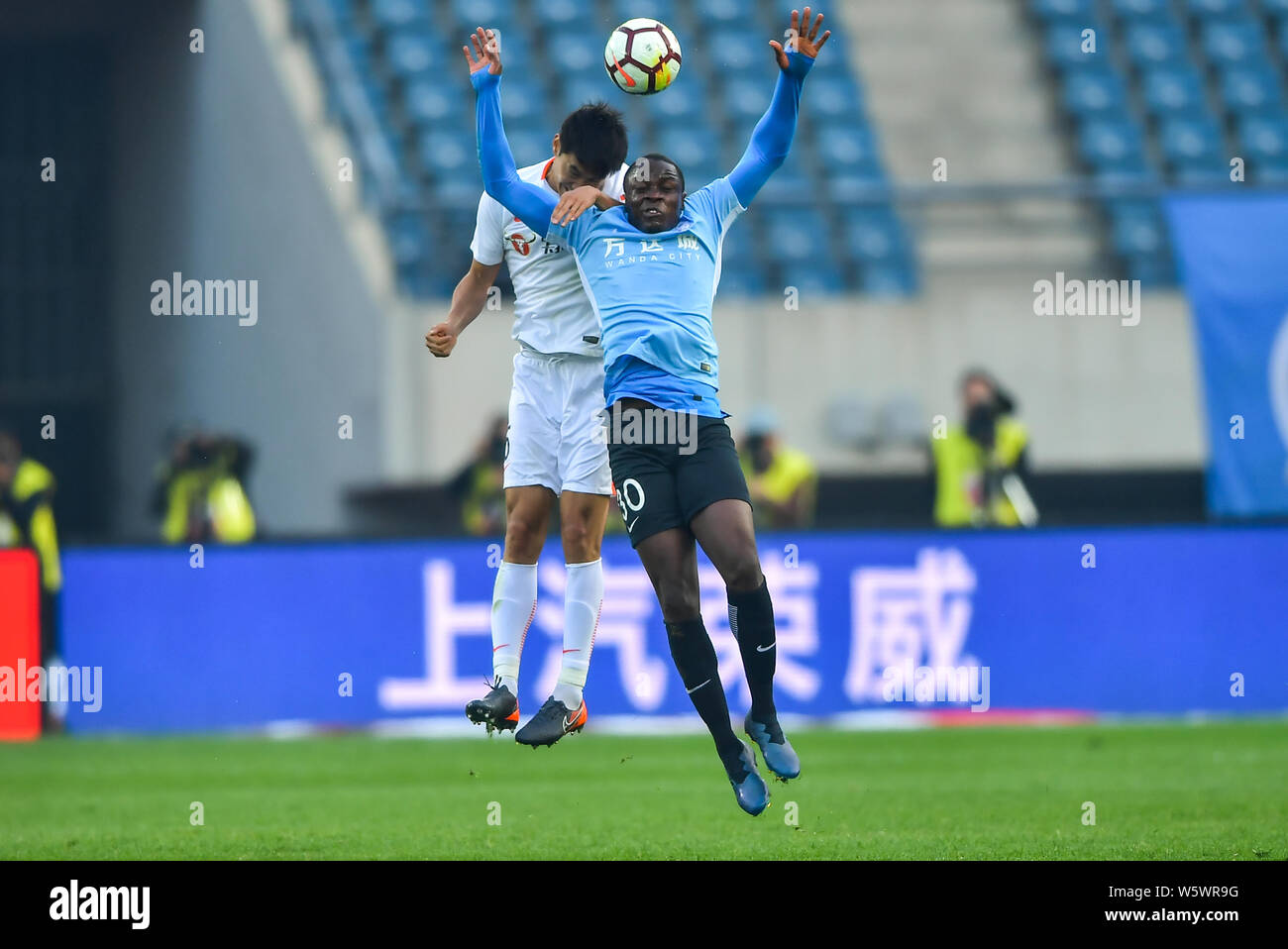 Zimbabwean football player Nyasha Mushekwi, right, of Dalian Yifang ...