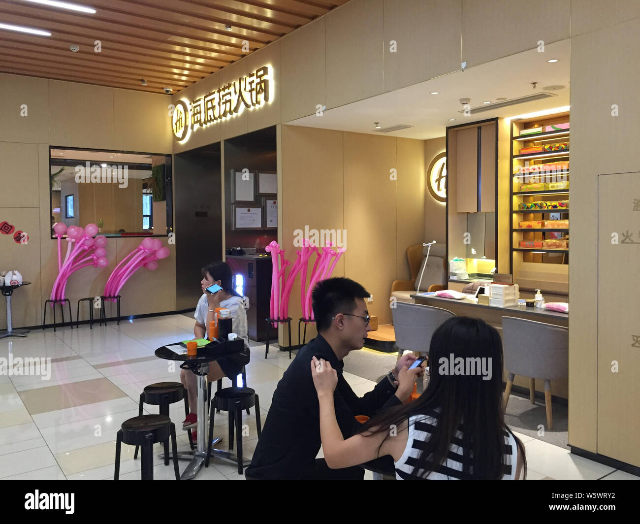 --FILE--Chinese customers wait in front of a hotpot restaurant of ...
