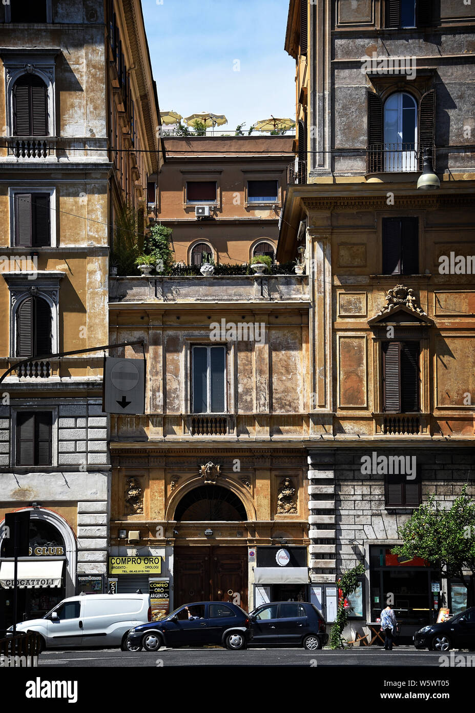 Building facade in Rome, Italy Stock Photo - Alamy