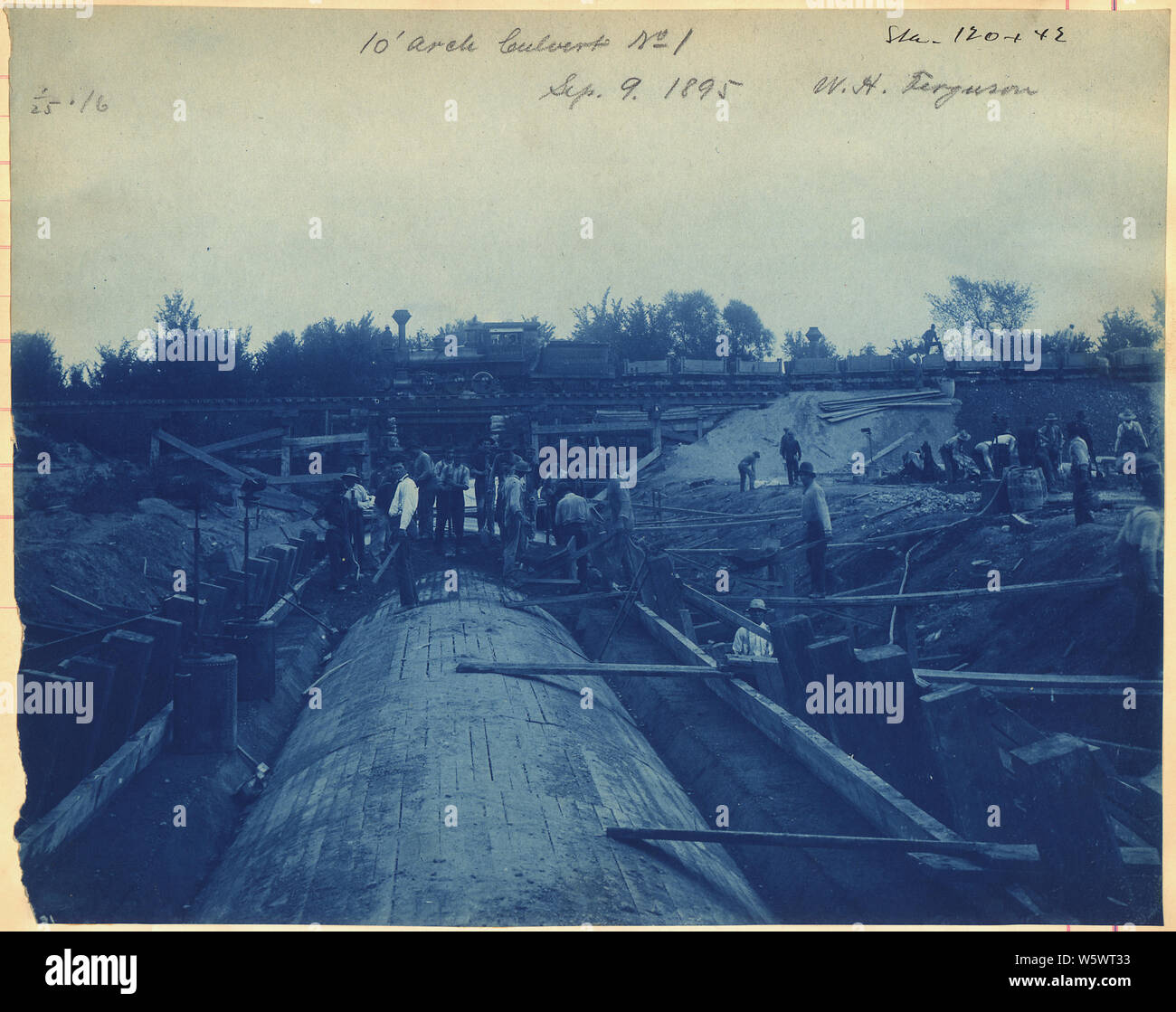 Arch culvert hi-res stock photography and images - Alamy