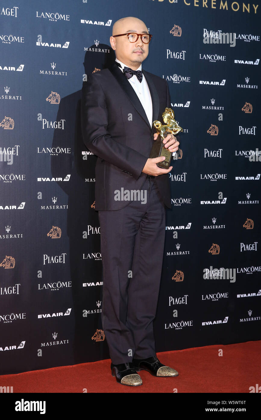 **TAIWAN OUT**Chinese actor Xu Zheng poses with his trophy of the Best ...
