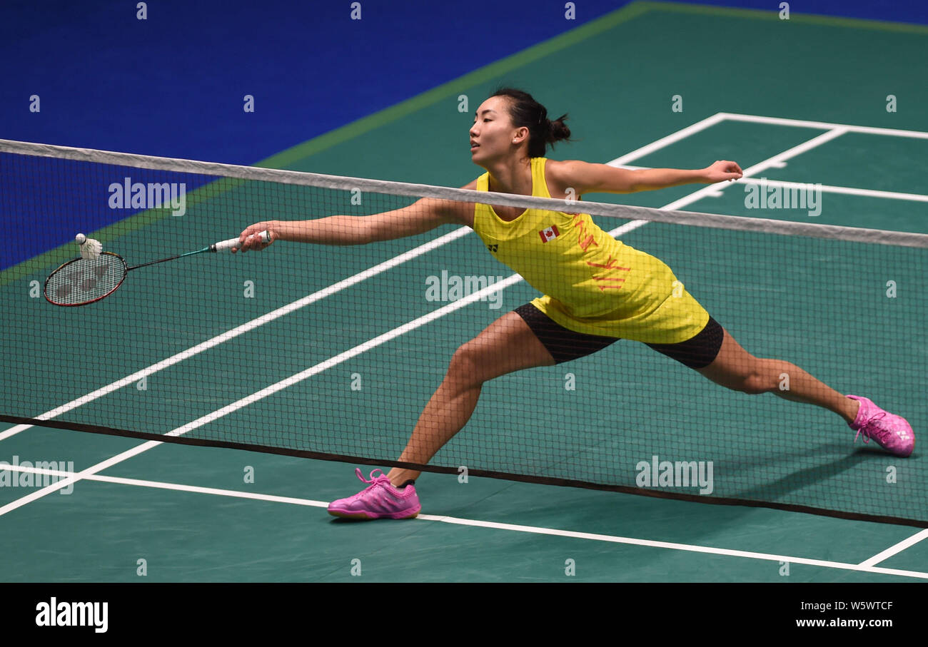 Michelle Li of Canada returns a shot to Li Xuerui of China in their ...