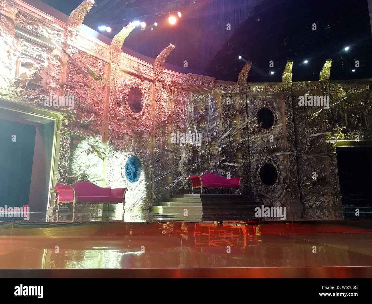 Great show in fashion hi-res stock photography and images - Alamy