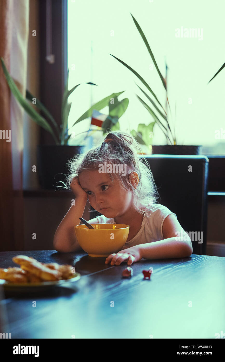 People eat breakfast hi-res stock photography and images - Alamy