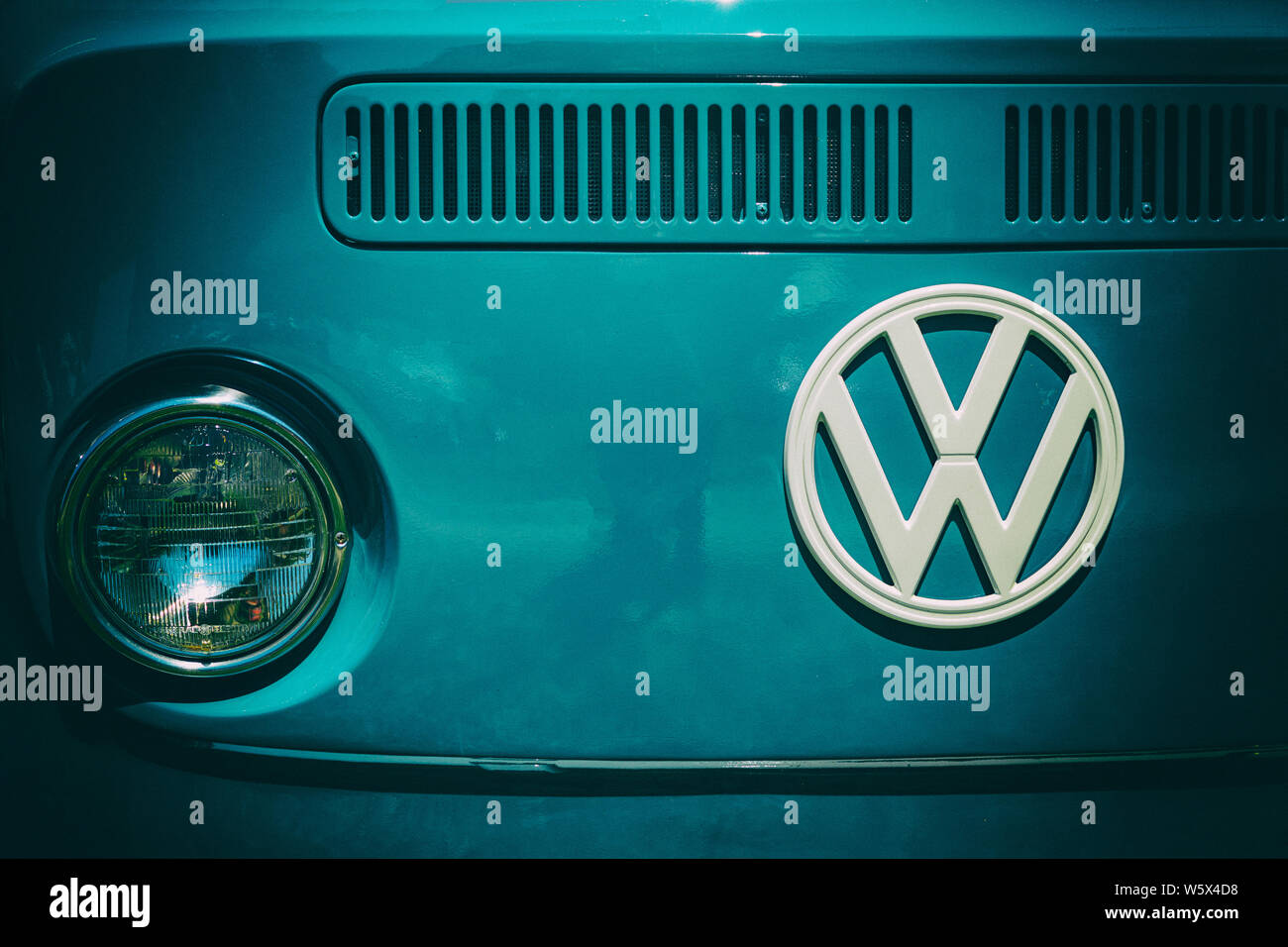 Vans logo hi-res stock photography and images - Alamy