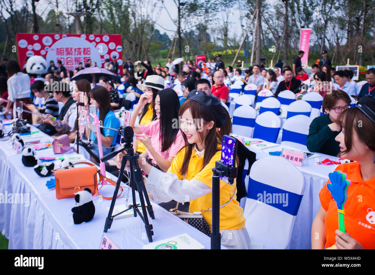 --FILE--Chinese internet celebrities make live streaming webcast at a ...