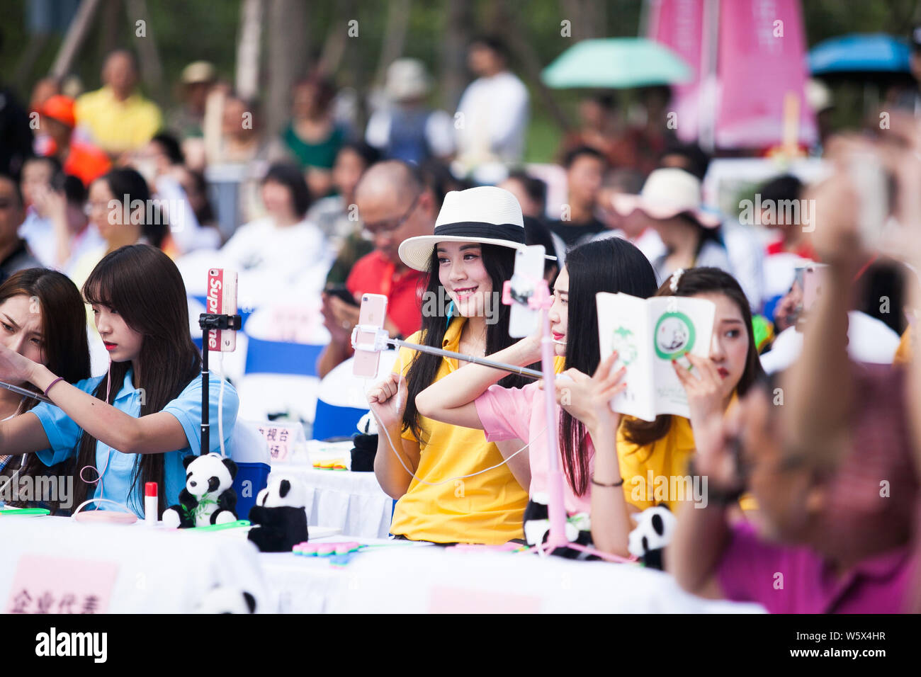 --FILE--Chinese internet celebrities make live streaming webcast at a ...