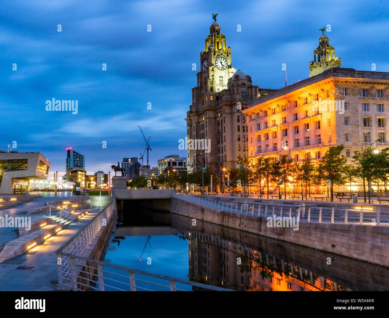 Liverpool skyline night hi-res stock photography and images - Alamy
