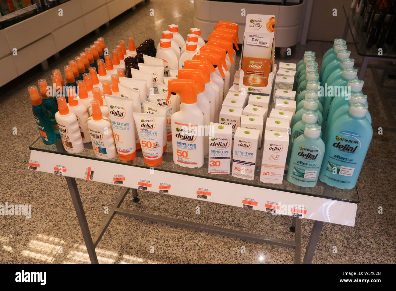 Suntan hi-res stock photography and images - Alamy