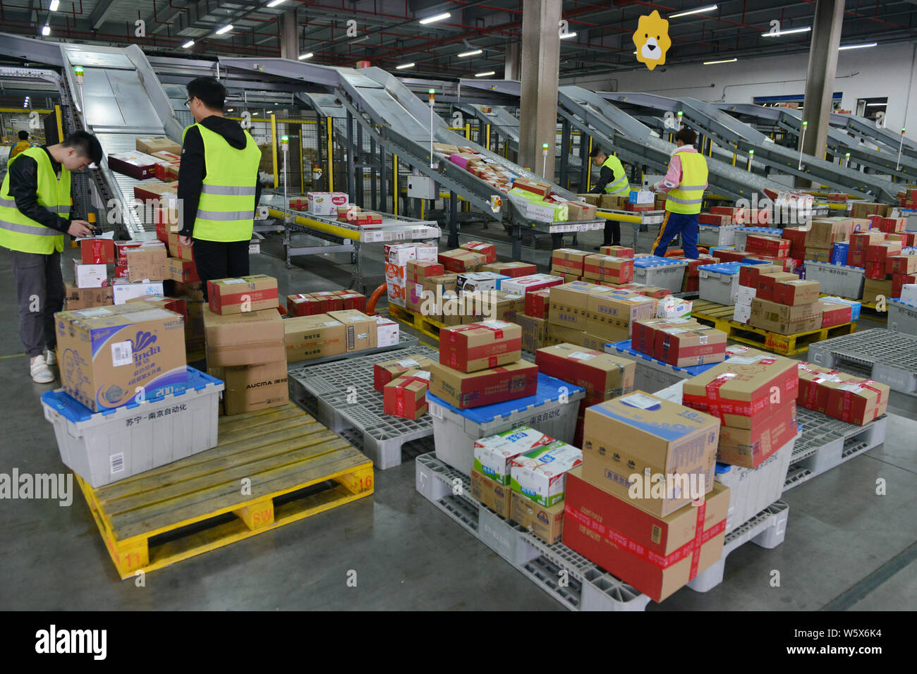 Smart logistics hi-res stock photography and images - Alamy