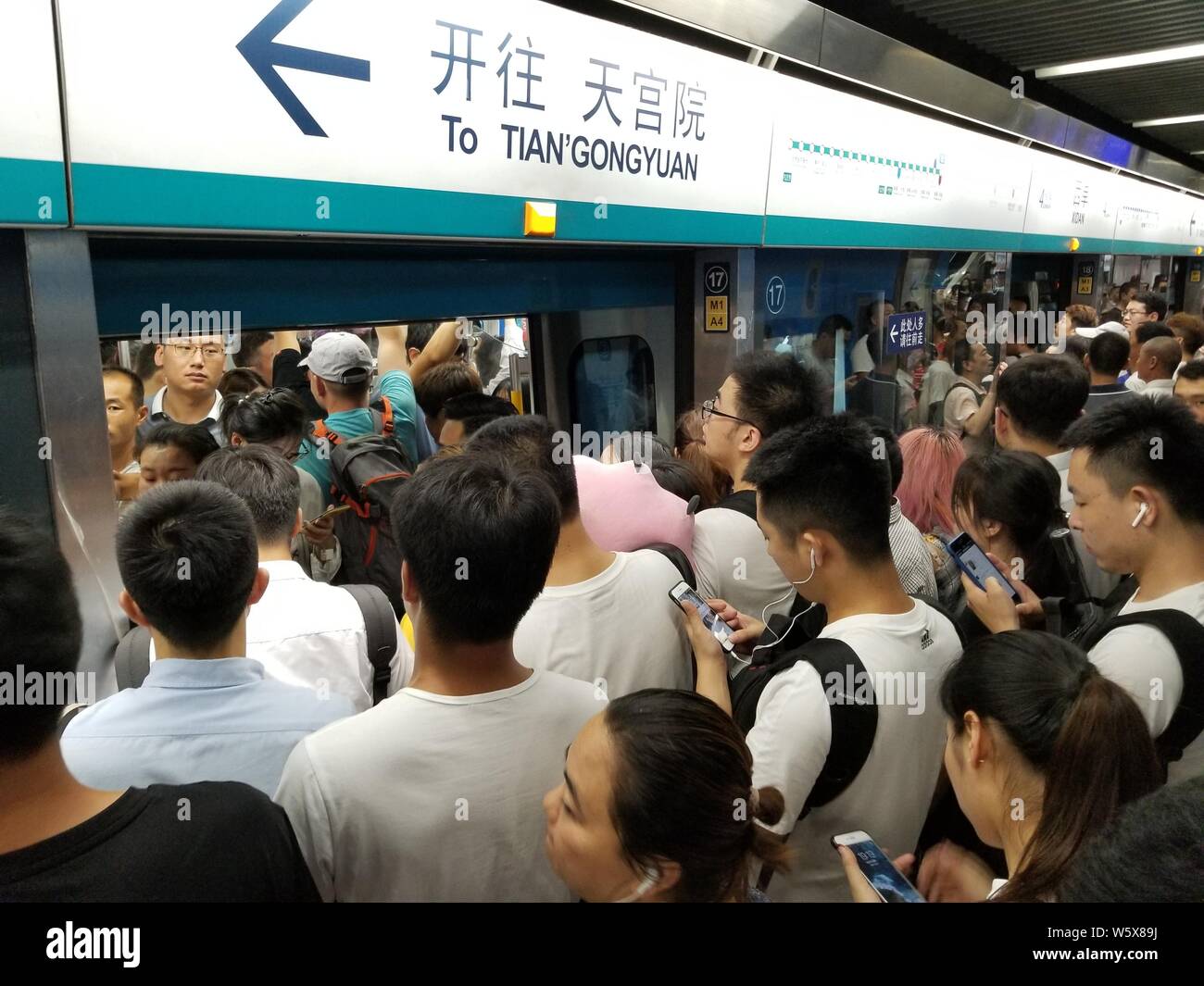 Line 4 beijing train hi-res stock photography and images - Alamy