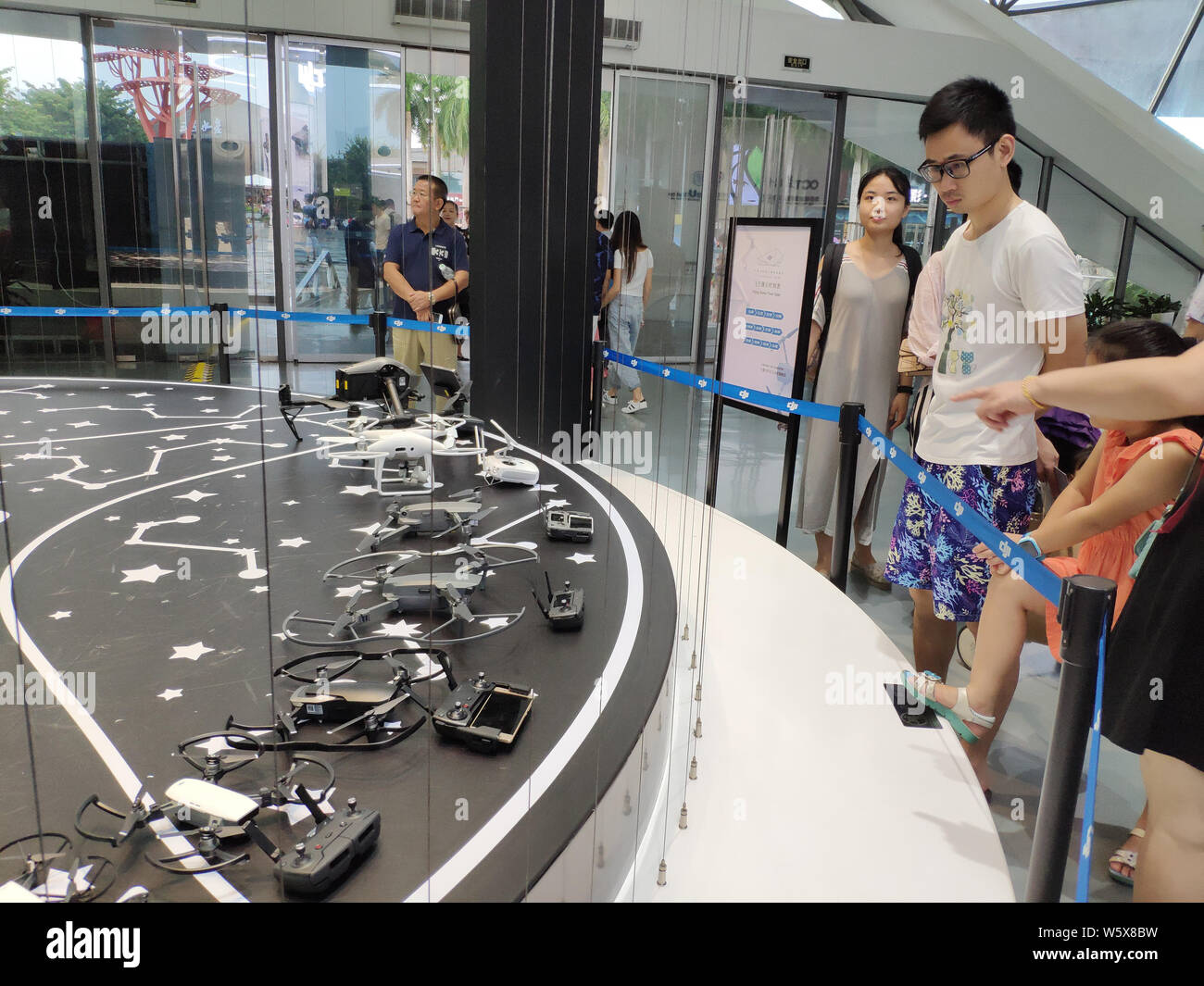 Drones in store hi-res stock photography and images - Alamy