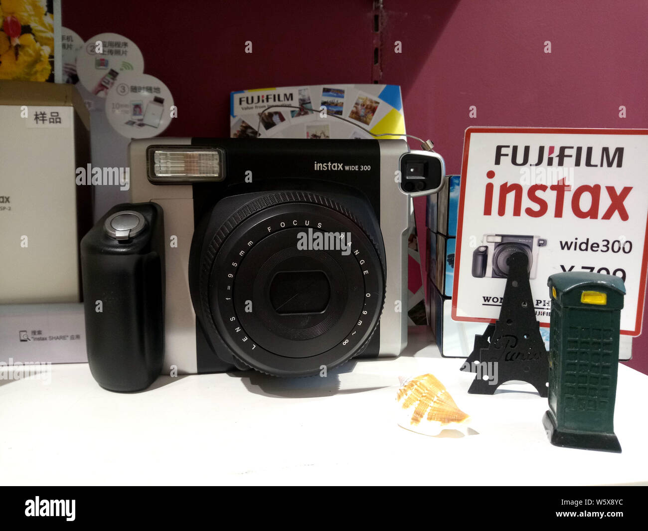Fujifilm cameras hi-res stock photography and images - Alamy