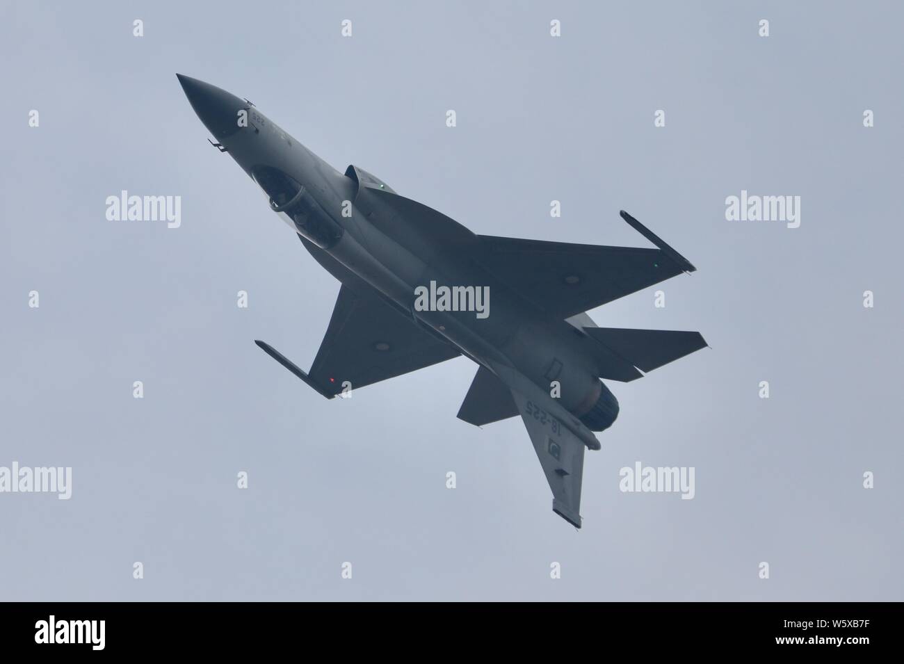 Pakistani Air Force's JF-17 Thunder (FC-1 Xiaolong or FC-1 Fierce ...