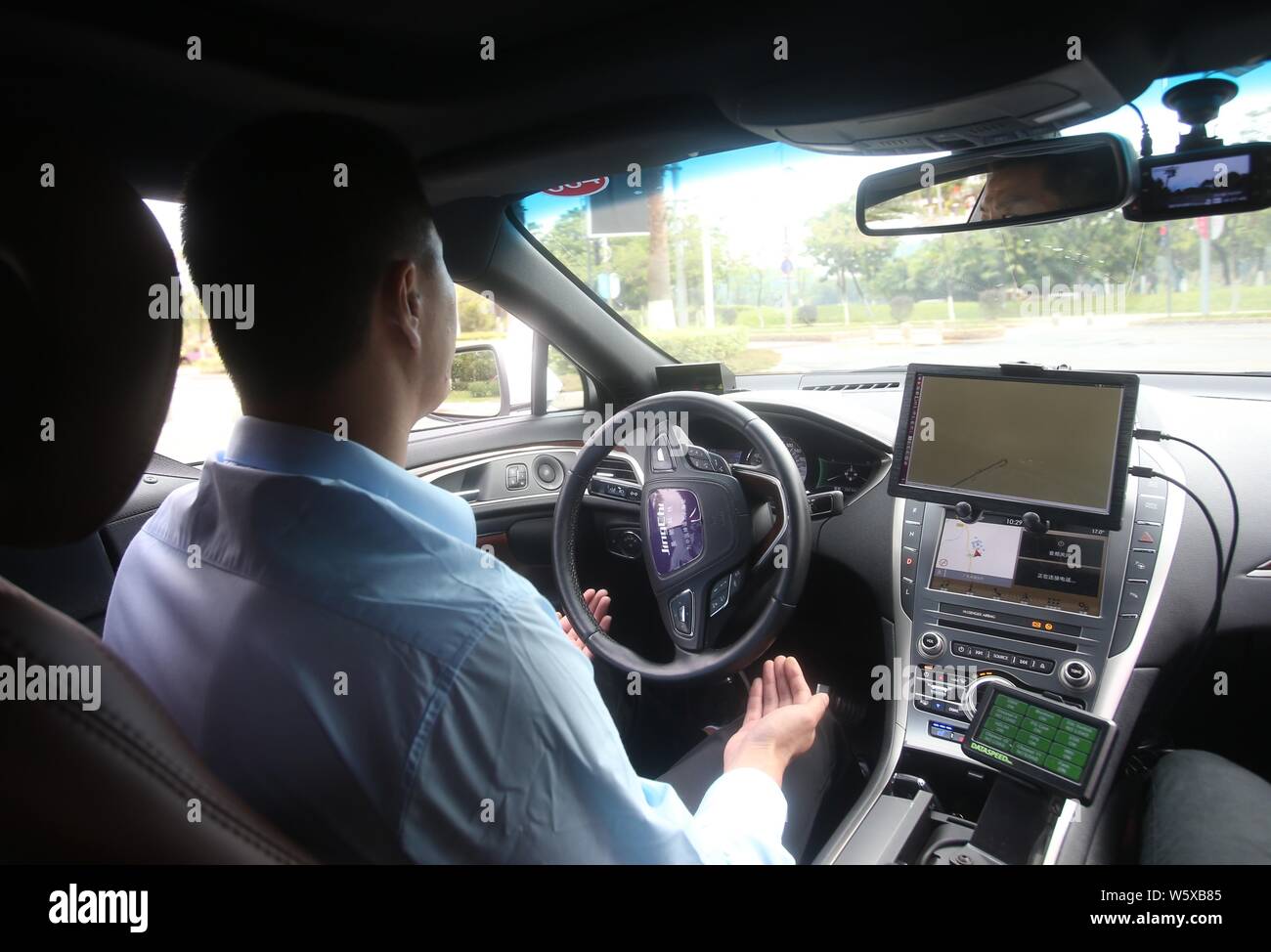 China's first self-driving taxi developed by Guangzhou major public ...