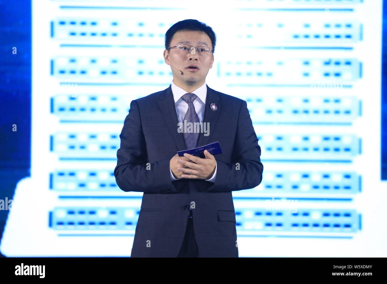 Huang Gang, Director of the Operating System Research Center, Peking ... Huang Gang, Director of the Operating System Research Center, Peking ...
