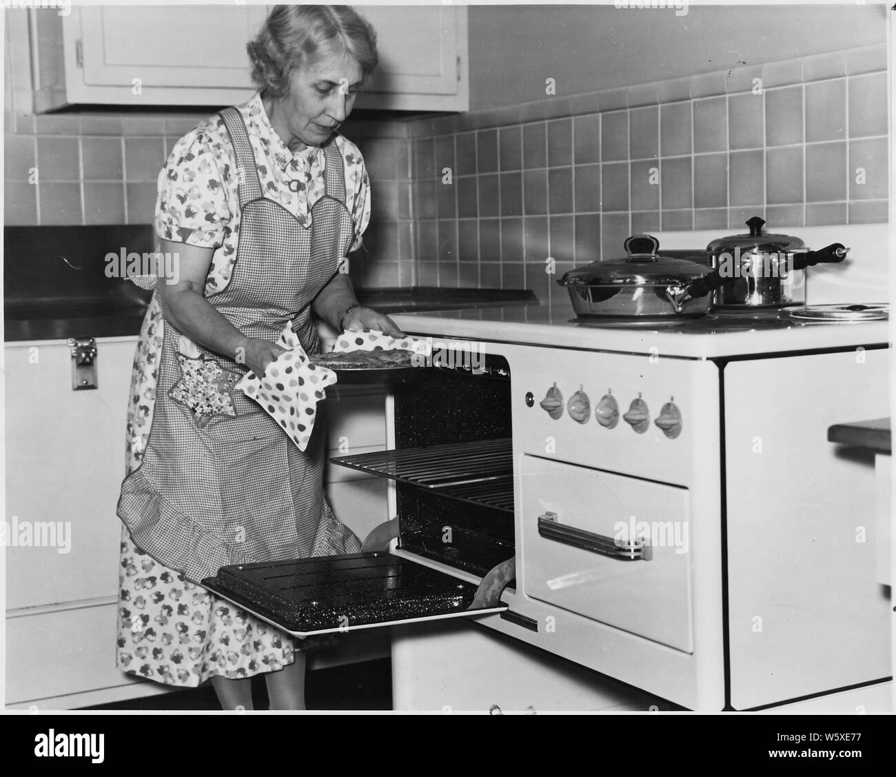 Eldery lady hi-res stock photography and images - Alamy