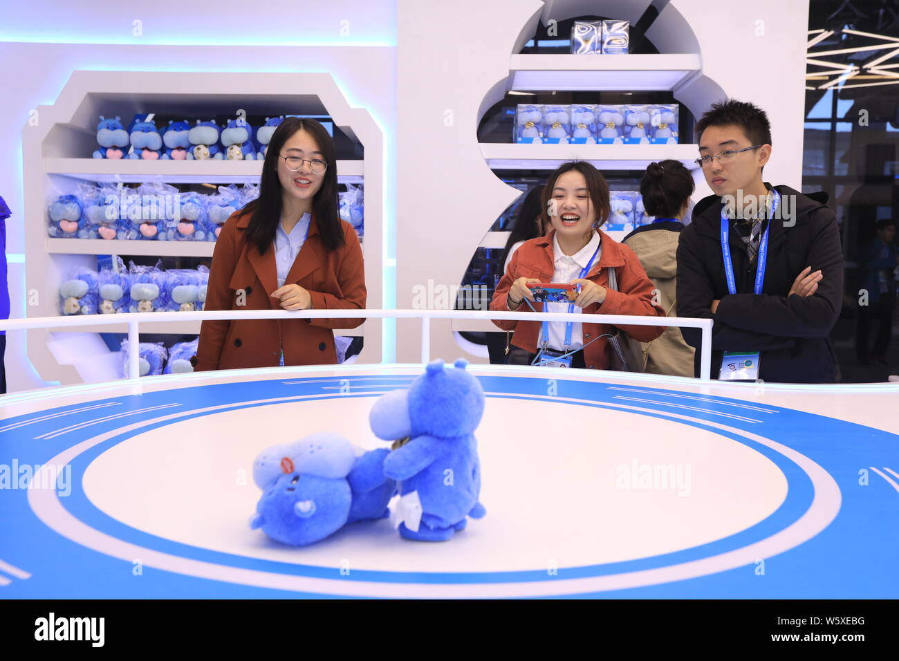 People visit the FRESHIPPO Intelligent Experience Pavilion of O2O fresh ...