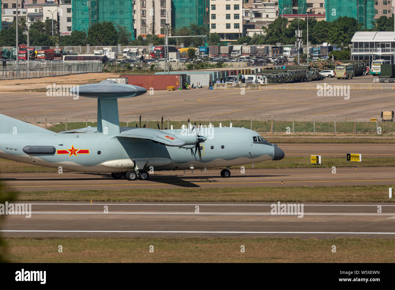Kj 500 aircraft china hi-res stock photography and images - Alamy