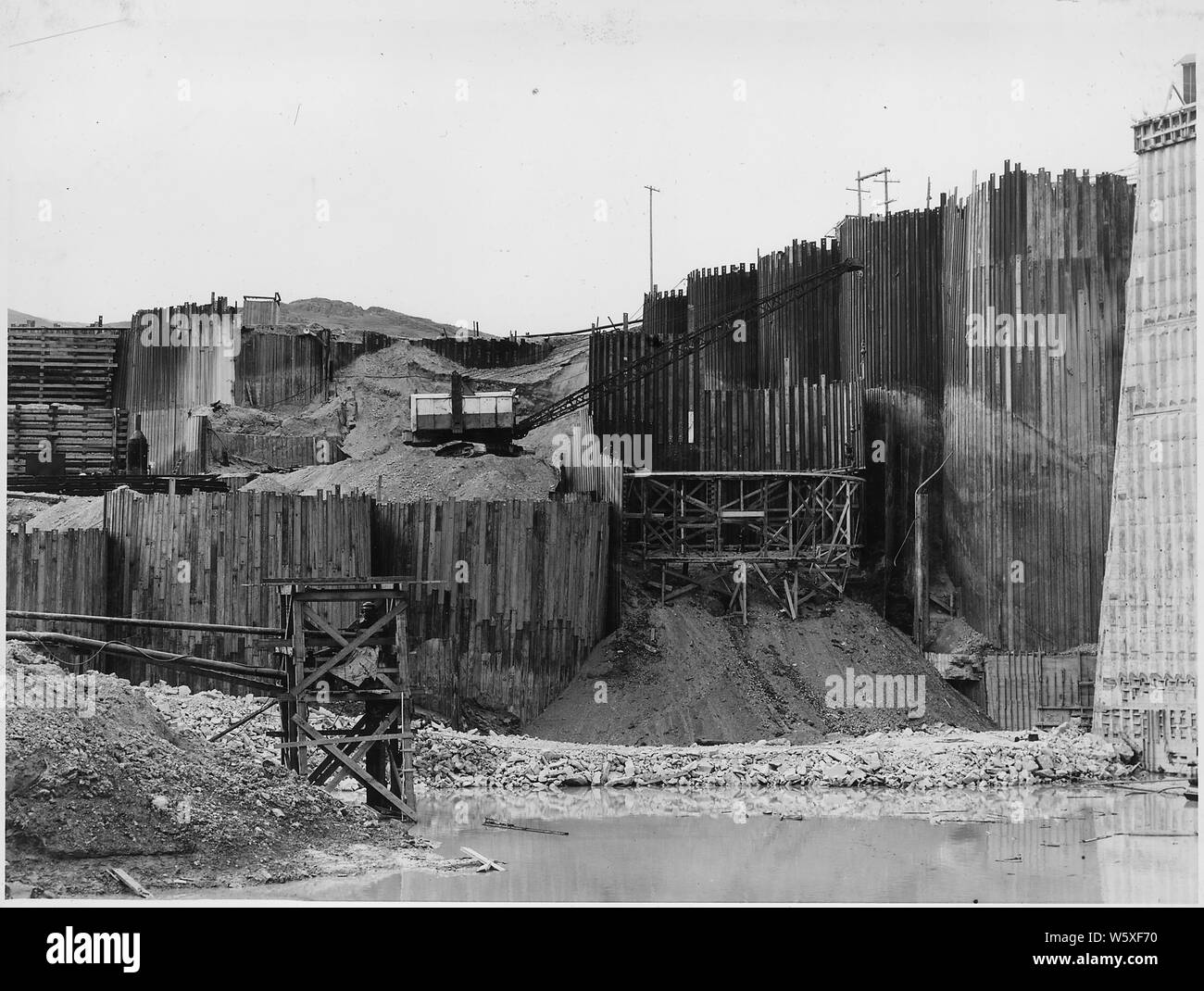 Columbia dam Black and White Stock Photos & Images - Alamy