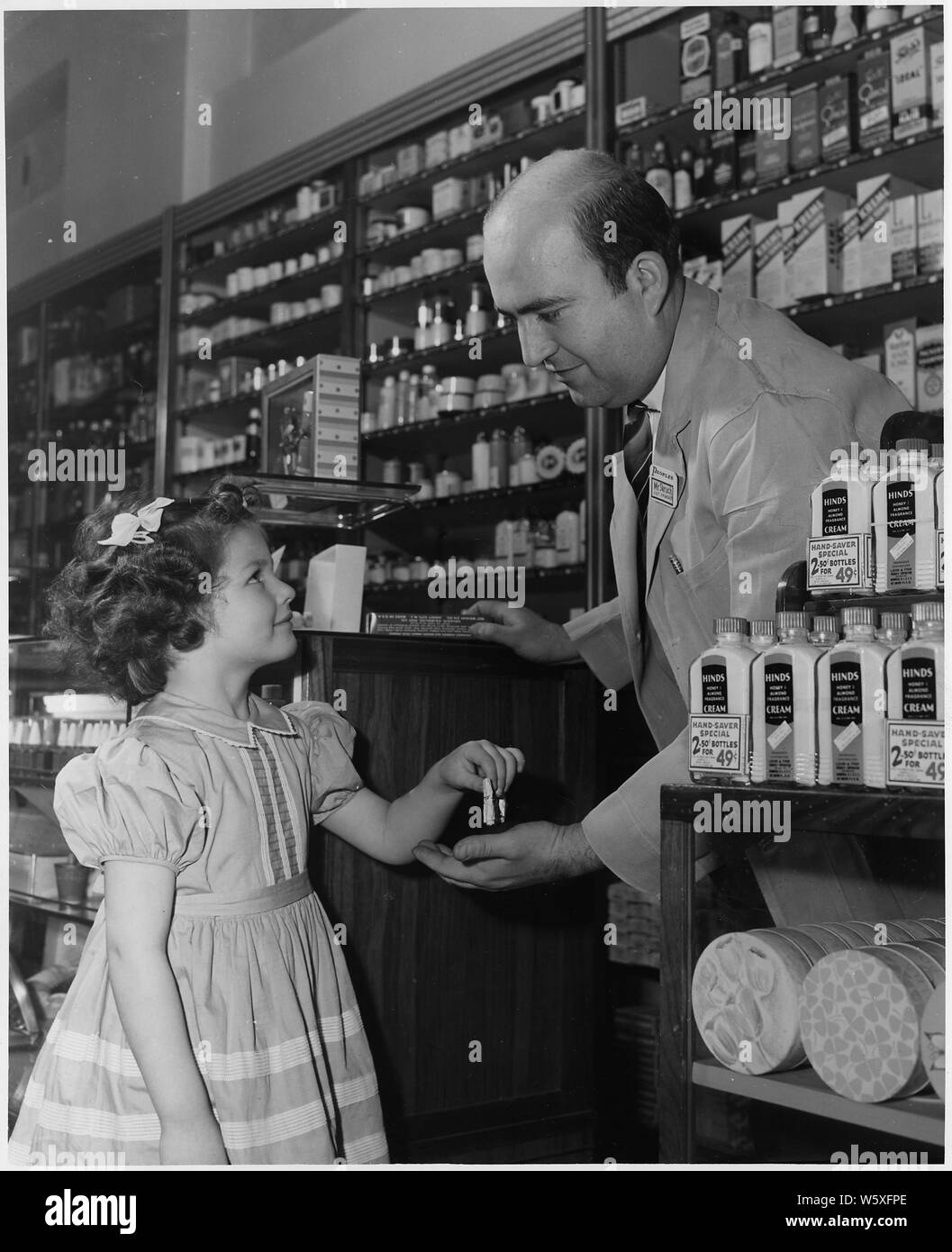 Collapsible tube hi-res stock photography and images - Alamy