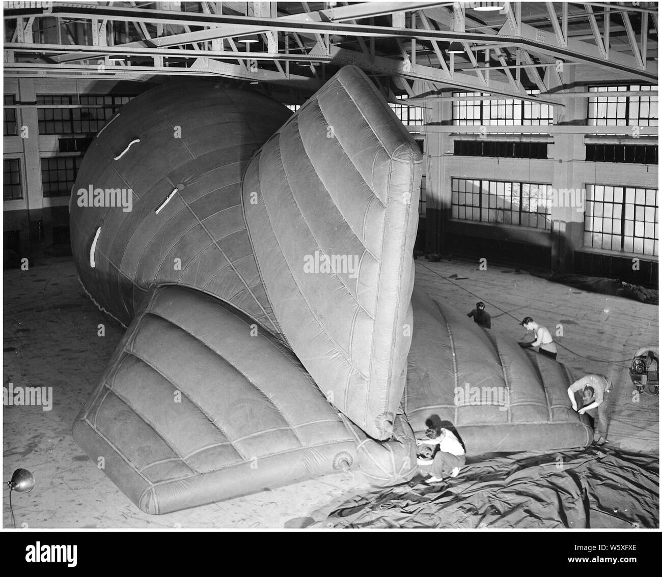Reinforcing tail rigging of a new Ballonet type army barrage ballon ...