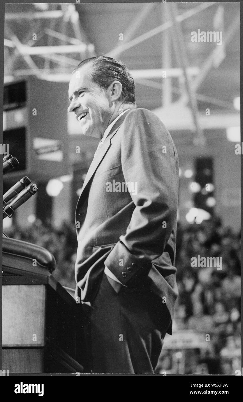 Richard nixon speech hi-res stock photography and images - Alamy