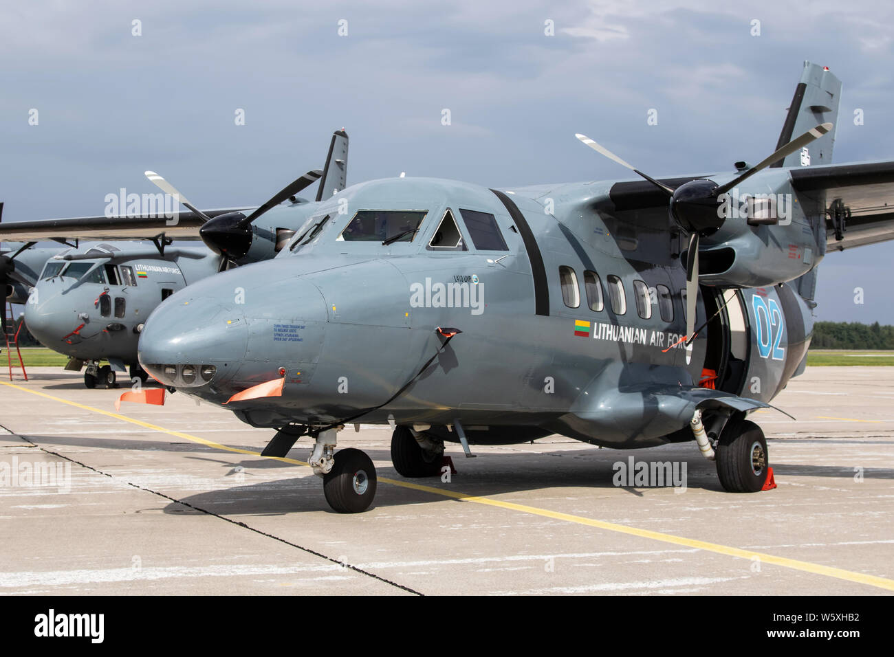 L 410 plane hi-res stock photography and images - Alamy
