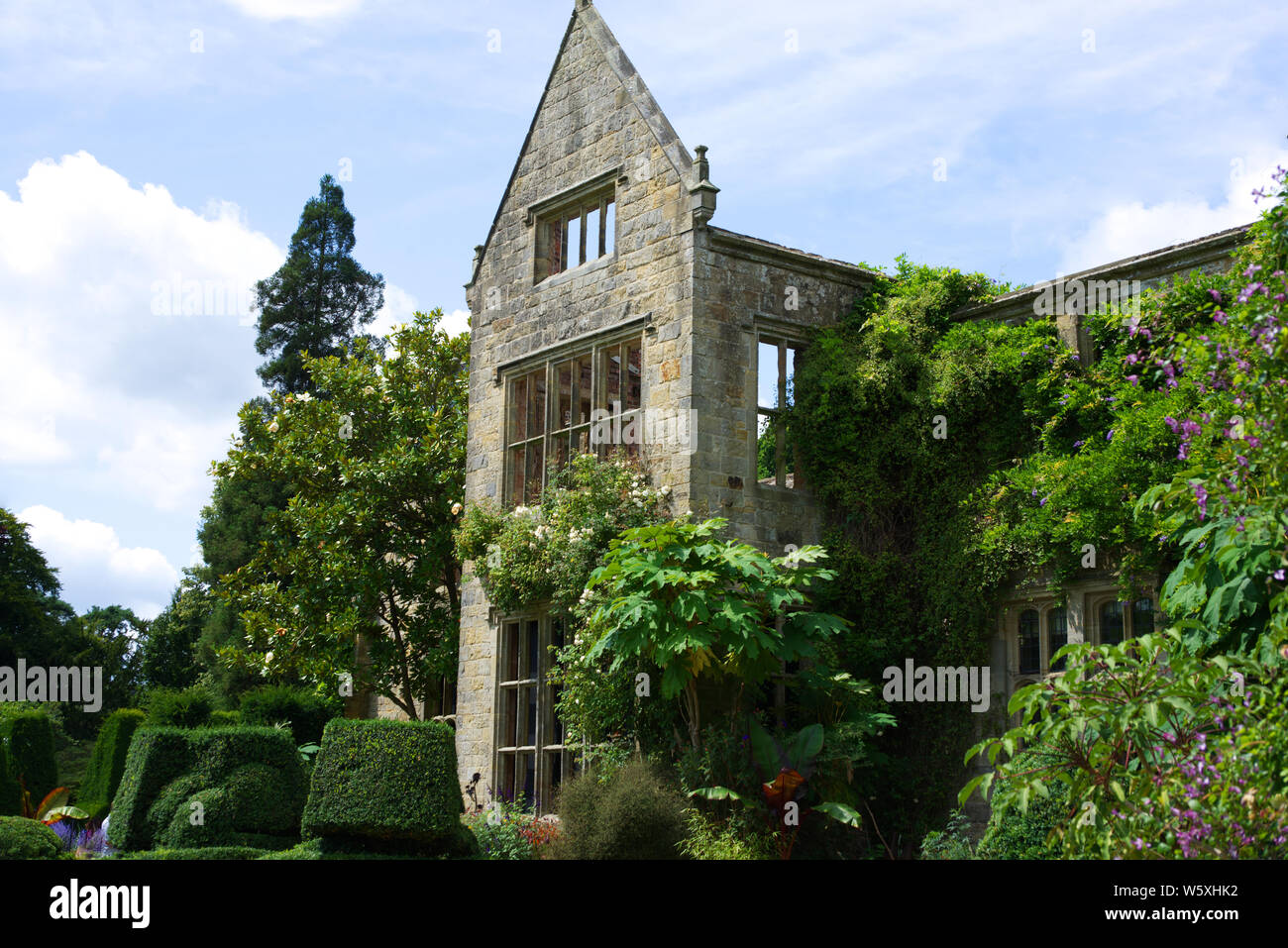Building wreckage hi-res stock photography and images - Alamy