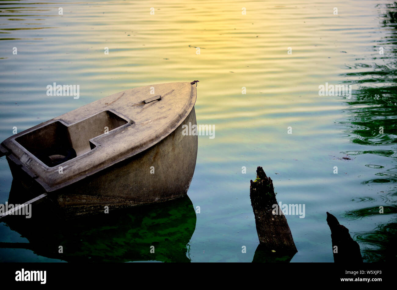 Old broken boat hi-res stock photography and images - Alamy