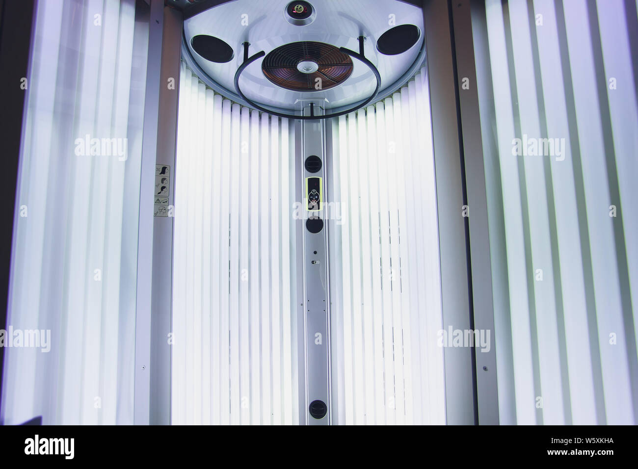 Vertical Tanning turbo Solarium Light Machine with glowing blue light ...