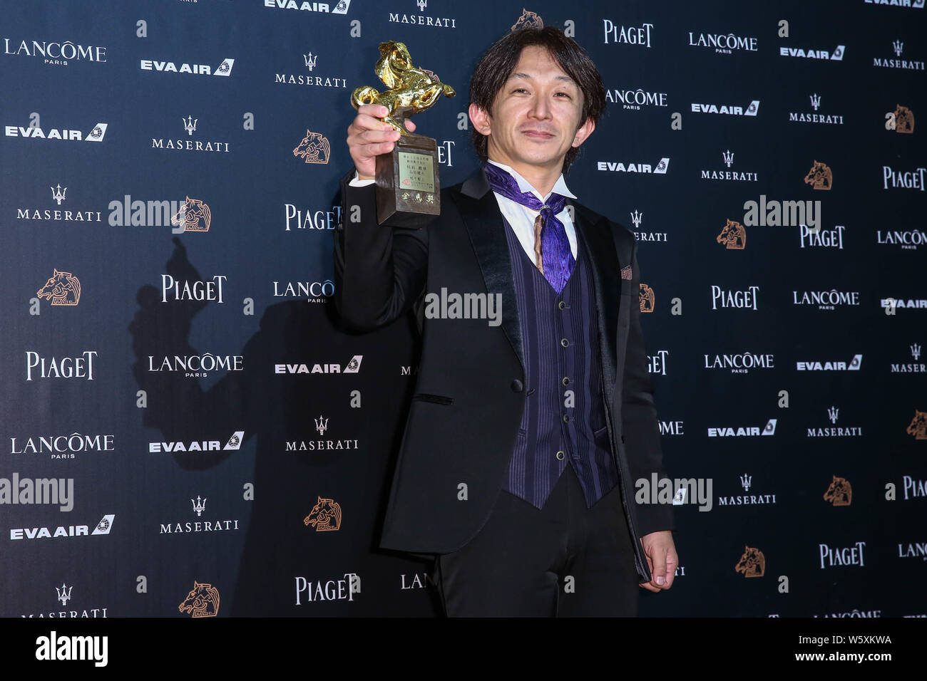 **TAIWAN OUT**Japanese action director poses with his trophy of the ...