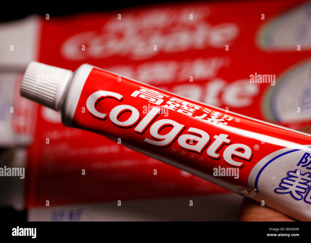 Supermarket colgate hi-res stock photography and images - Alamy