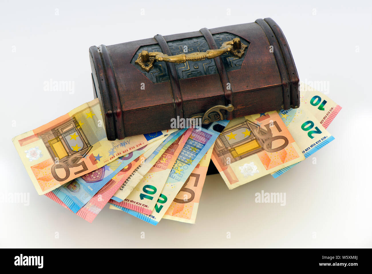 Currency chest hi-res stock photography and images - Alamy