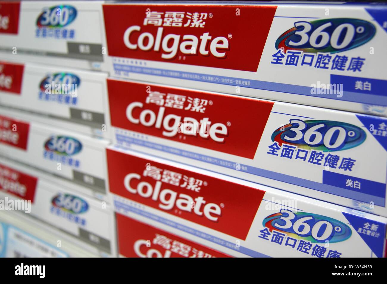 Colgate toothpaste china hi-res stock photography and images - Alamy
