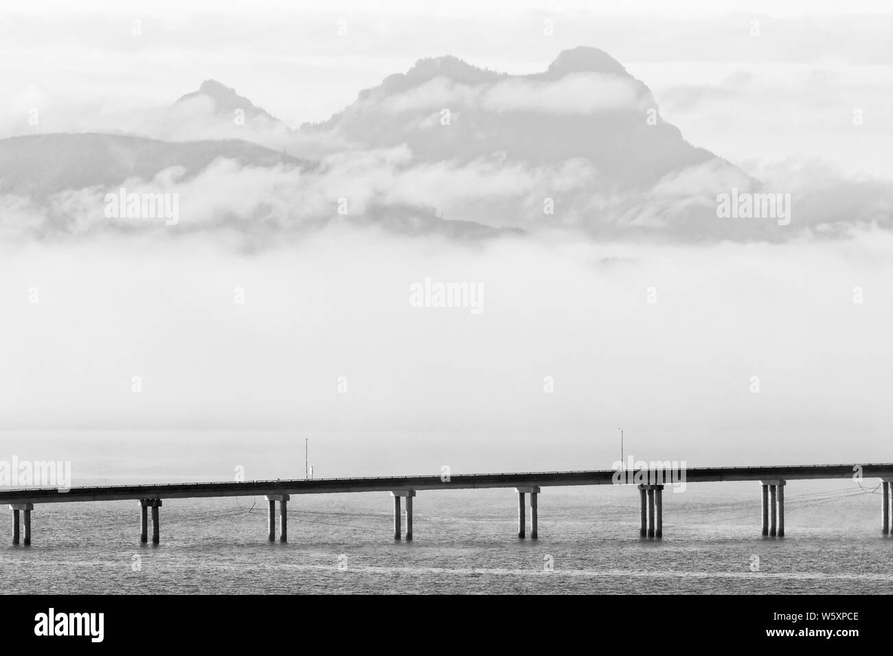 Astoria bay hi-res stock photography and images - Alamy