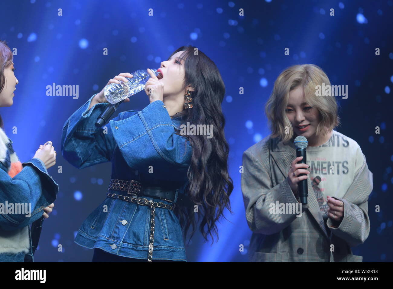 Members of South Korean girl group Mamamoo perform during the showcase ...