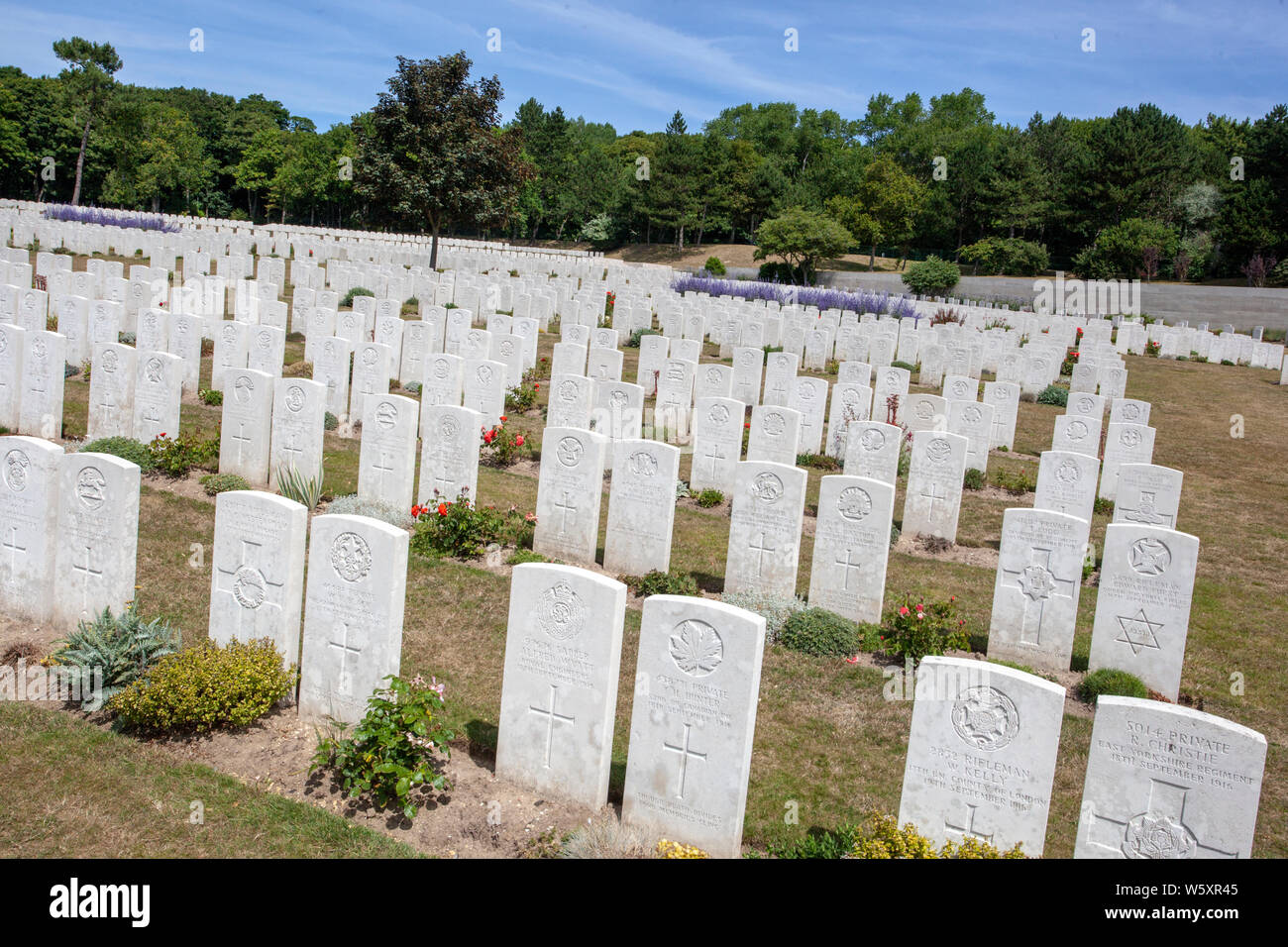 War cemetery etaples world hi-res stock photography and images - Alamy