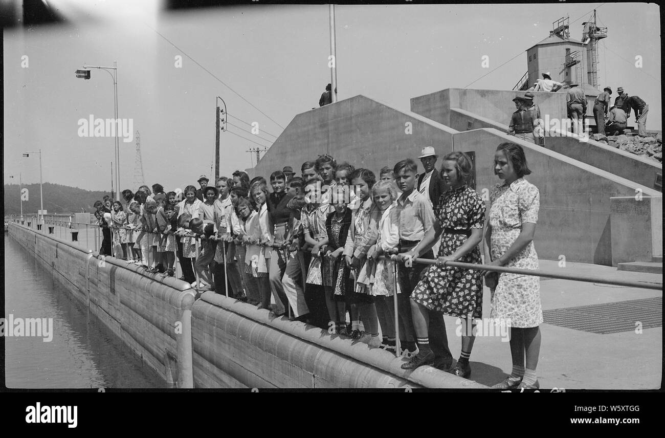 Schoolchildren visiting Black and White Stock Photos & Images - Alamy