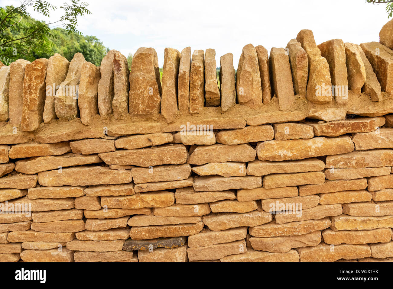 Honey colored stone hi-res stock photography and images - Alamy