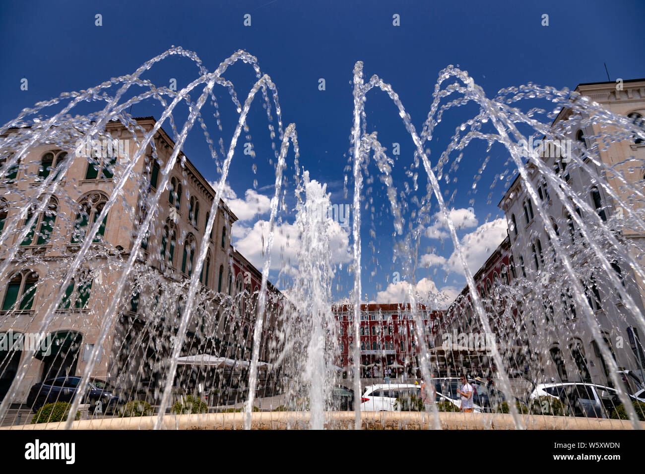 Spurt fountain hi-res stock photography and images - Alamy