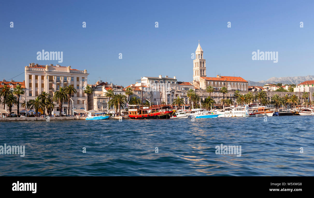 Split croatia harbour boats hi-res stock photography and images - Alamy